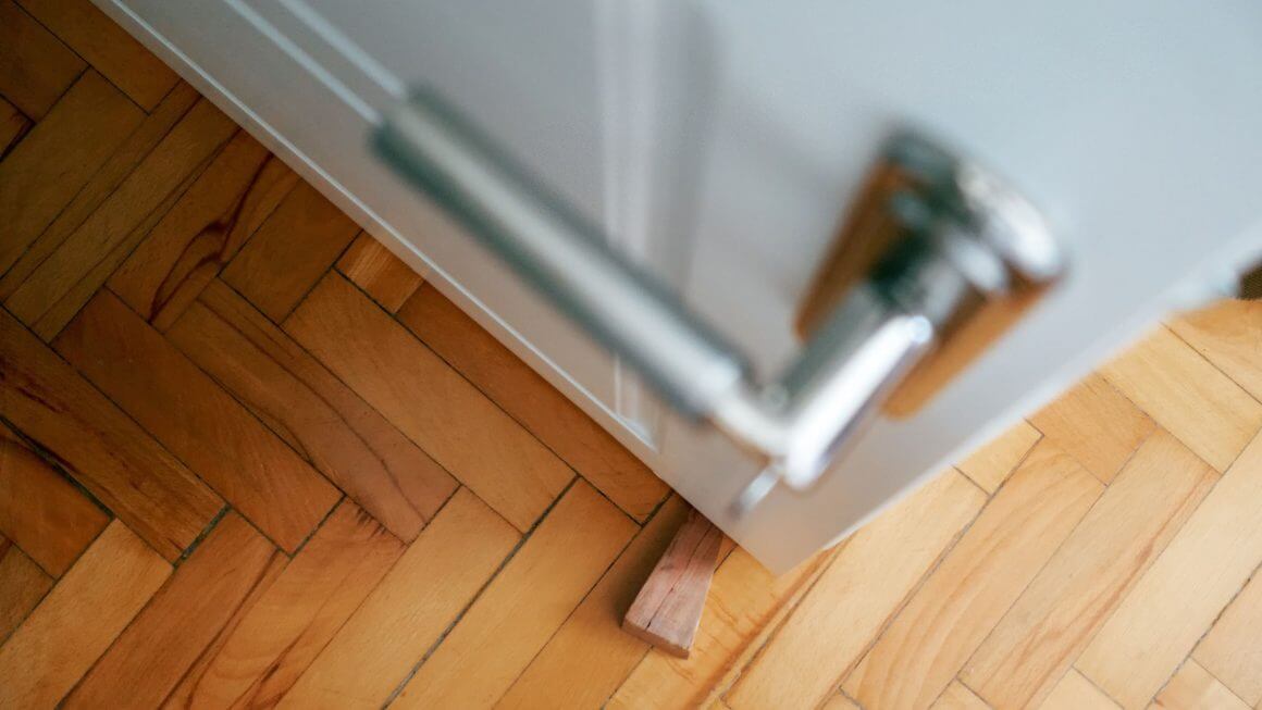 How to install a door stop in your home